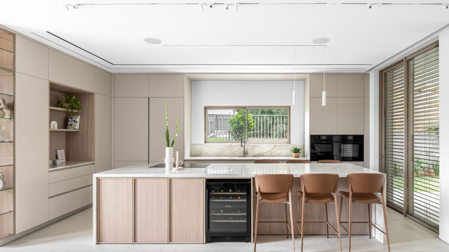 Black nano kitchen combined with black wood : מטבחים : מטבחי סמל