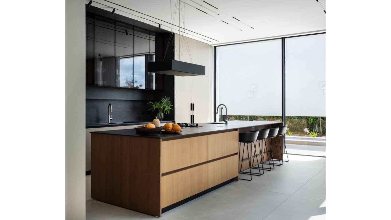 Arena Matte 41 and Striped Oak Kitchen : מטבחים : מטבחי סמל